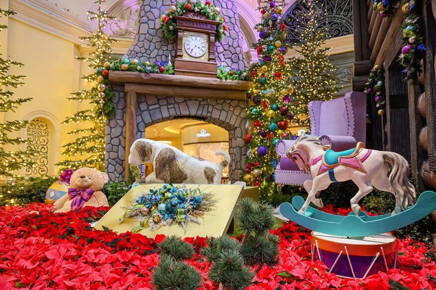 Christmas at Bellagio Botanical Gardens >> Local Adventurer