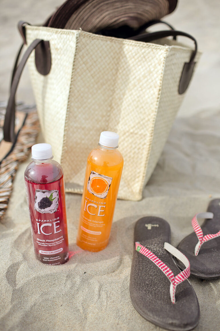 What's in My Beach Bag - Beach Essentials List